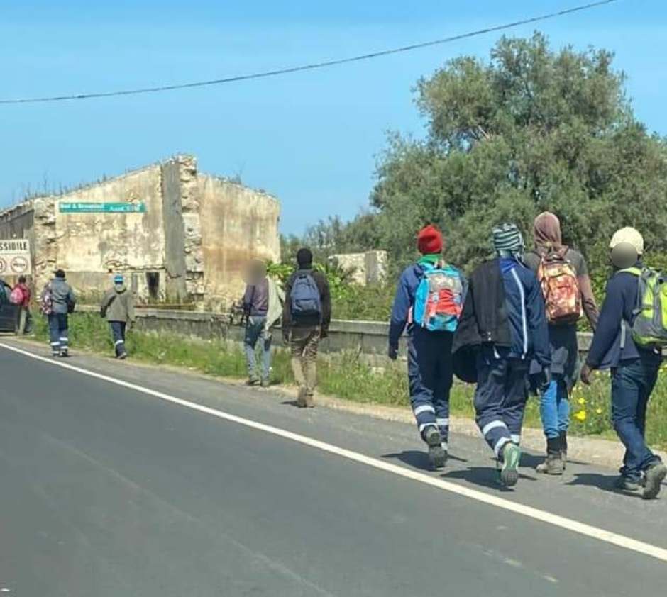 La protesta di Cassibile, tende in piazza Saitta: "stanchi della ...