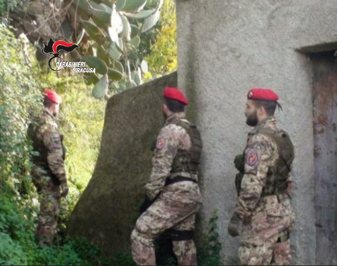 Blitz da action movie dei Carabinieri, villetta a Tremmilia adibita a ...