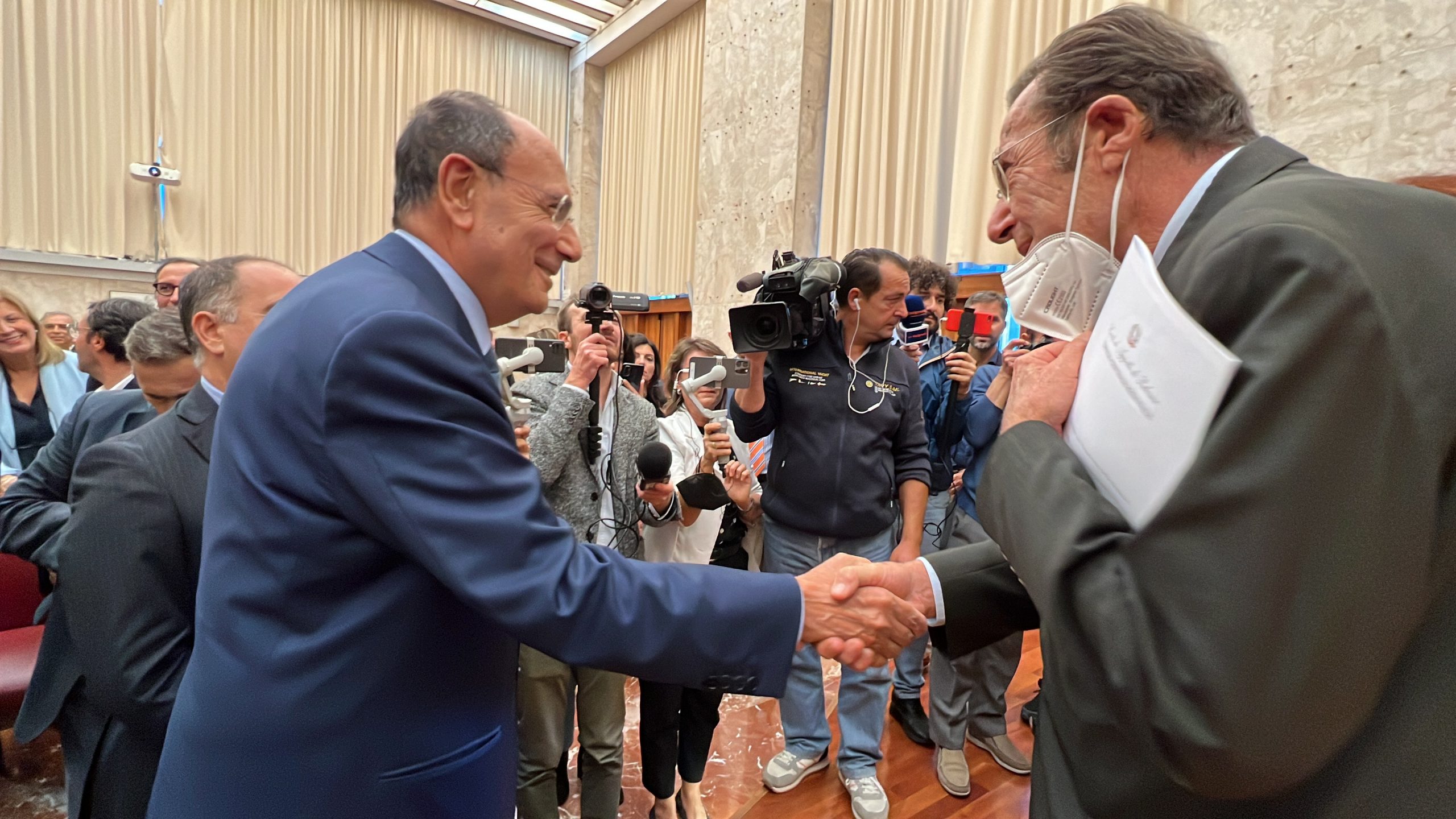 La proclamazione: Renato Schifani è ufficialmente il nuovo presidente ... La proclamazione: Renato Schifani è ufficialmente il nuovo presidente ...