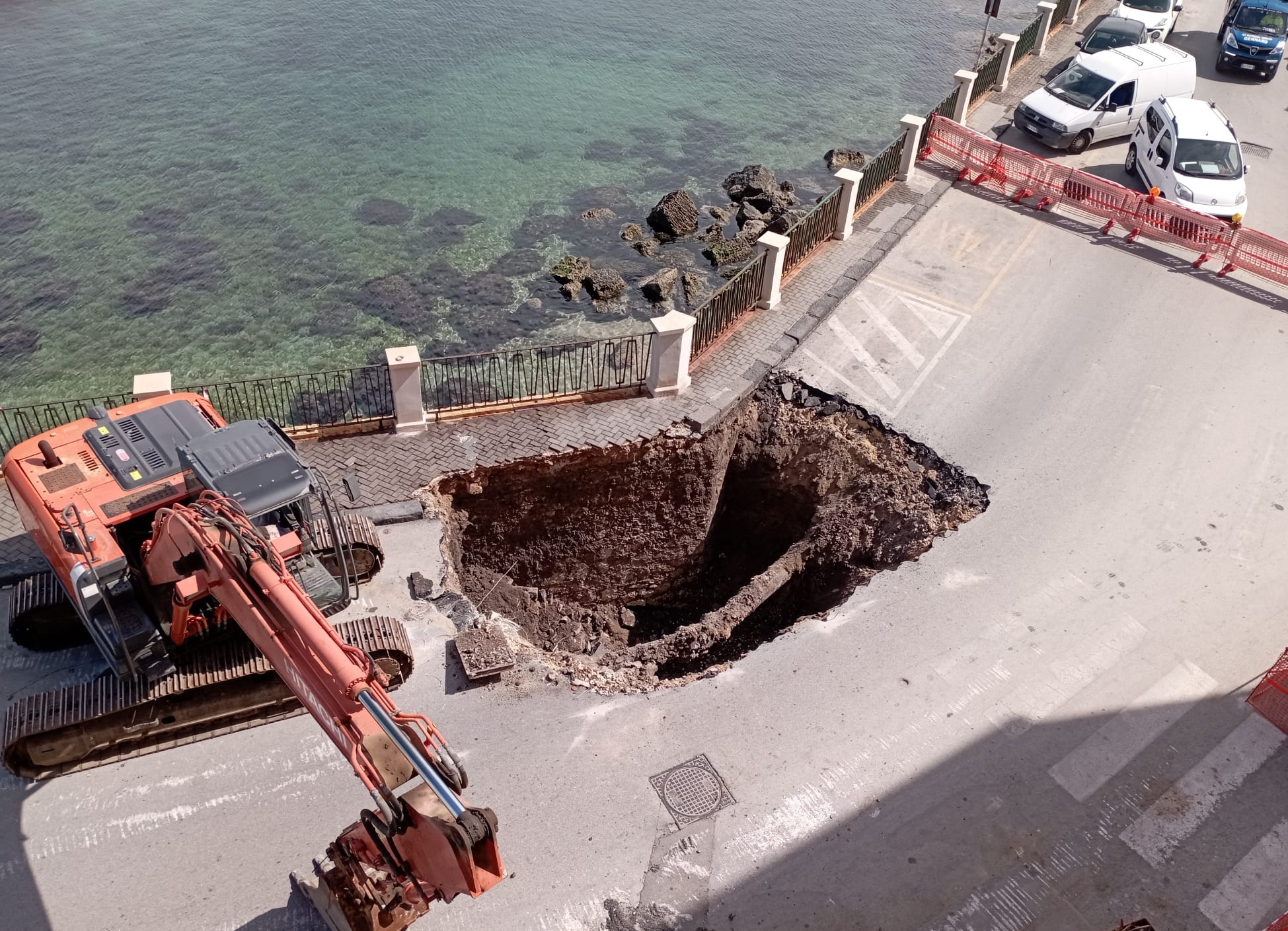 Muraglioni di Ortigia, sono sicuri? Verifiche dopo la voragine in ...