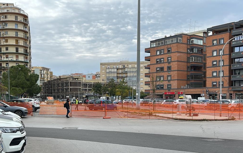 Piazza Adda, nuovi alberi senza perdere posti auto. Con un serbatoio ...