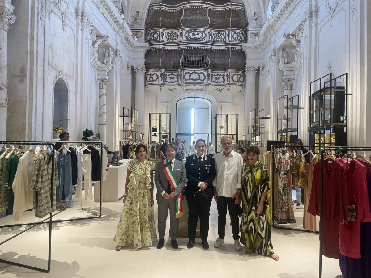 Inaugurato a Noto "Santagatha" , boutique d'alta moda nella chiesa di ...