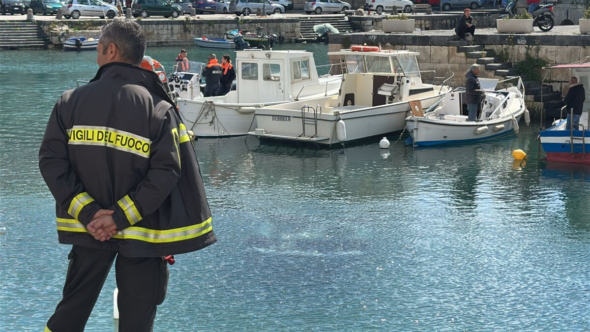 Auto cade in mare a Riva Forte Gallo, in salvo le due persone a bordo ...