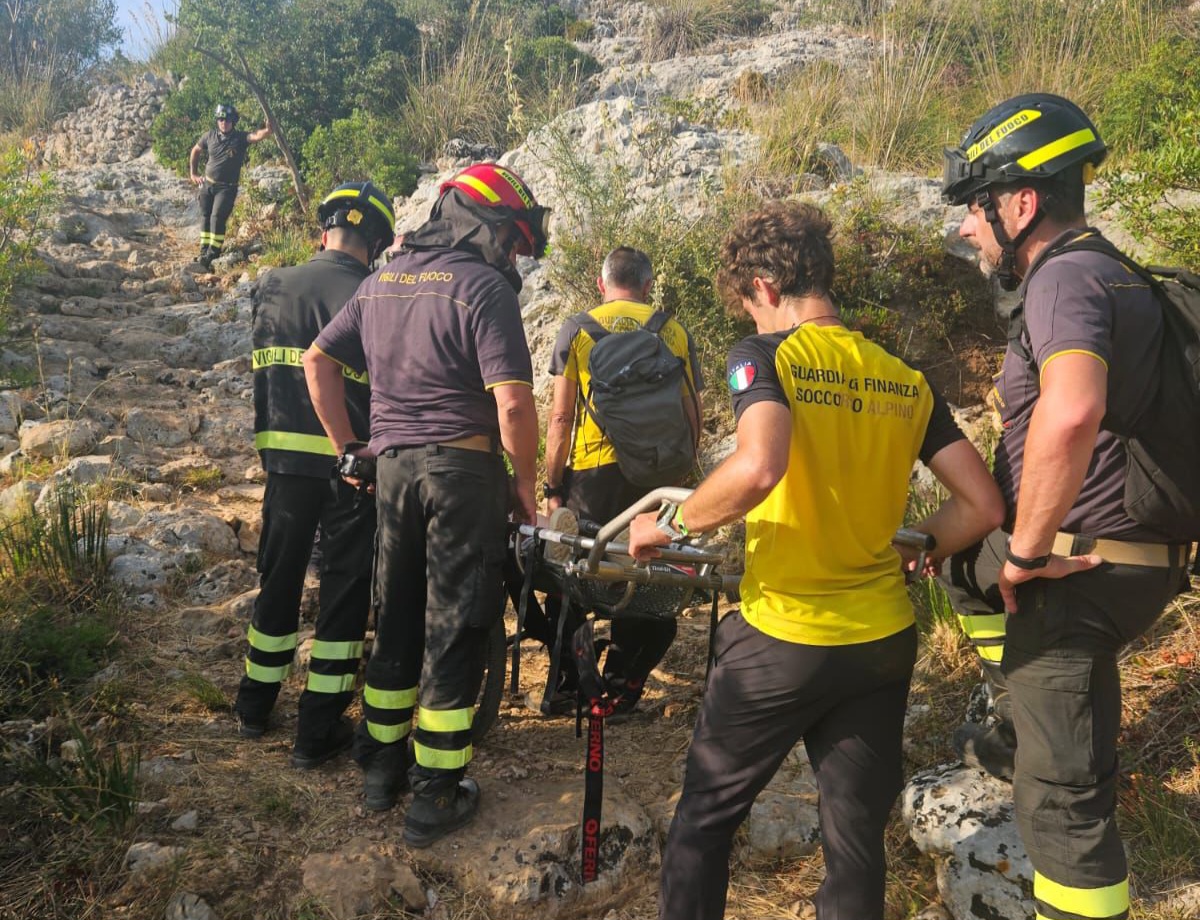 Laghetti di Cavagrande, soccorsa turista francese infortunata ...